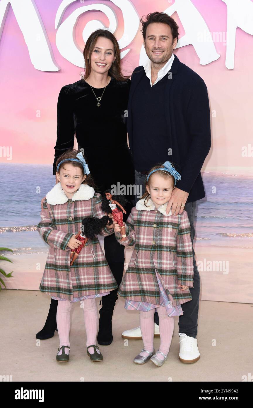 Ella Woodward mit Ehemann Matthew Mills und Töchtern Skye Tessa Camilla ...
