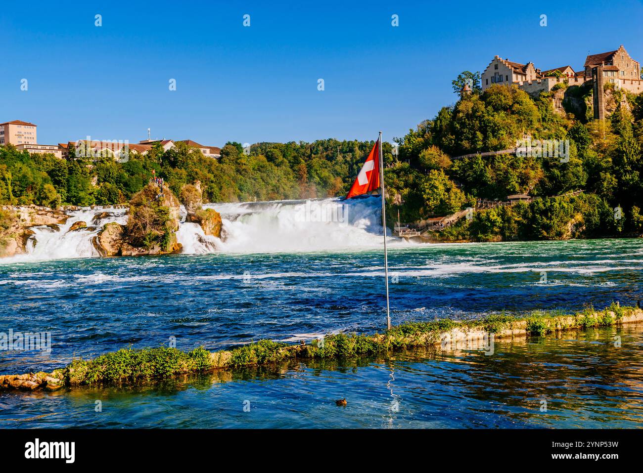 Rheinfall, Rheinfallfelsen und Schloss Laufen. Der Rheinfall ist ein ...