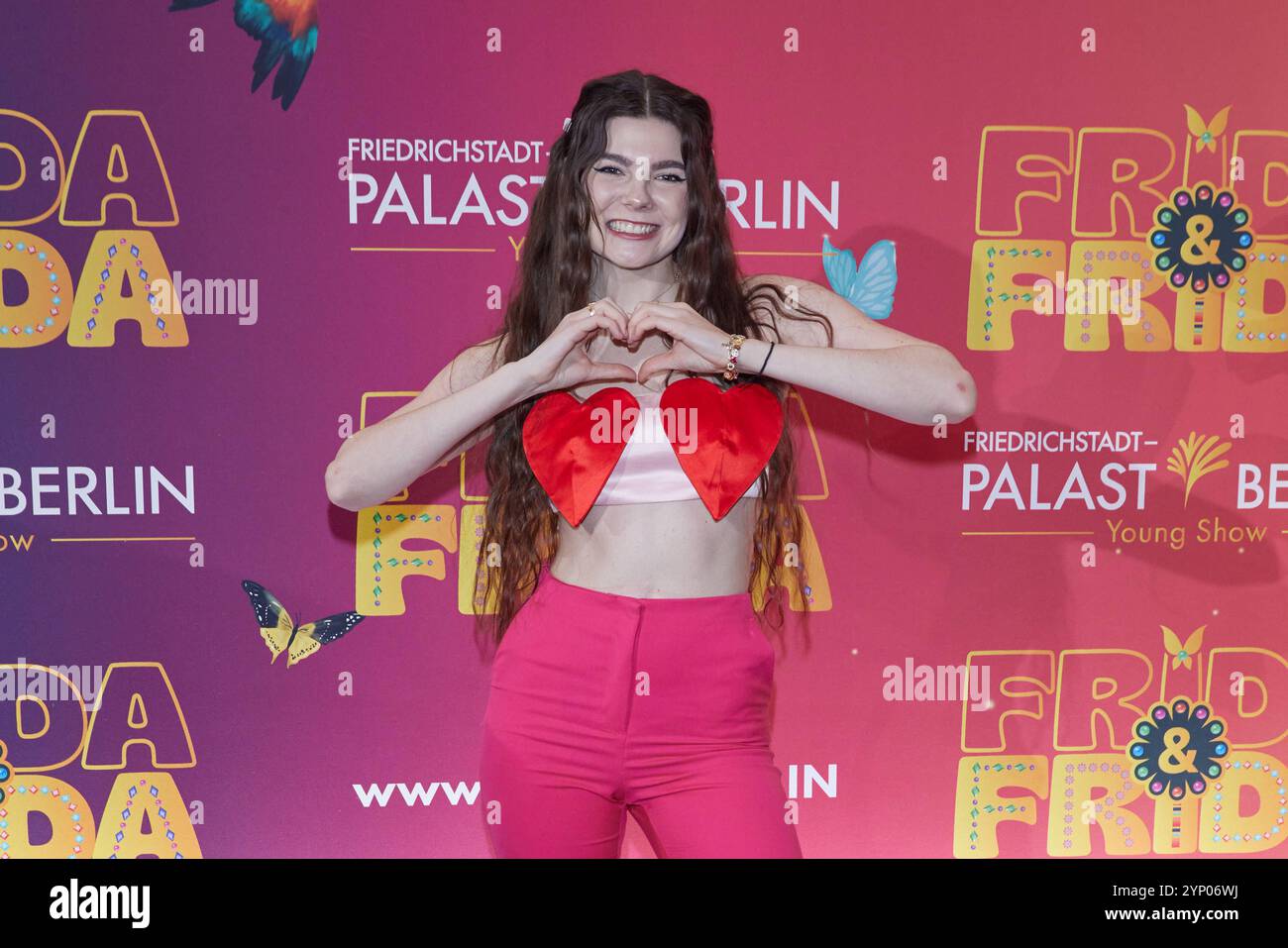 Klaudia Giez - Premiere der Young Show Frida & Frida im Friedrichstadtpalast Berlin am 27.11. ...