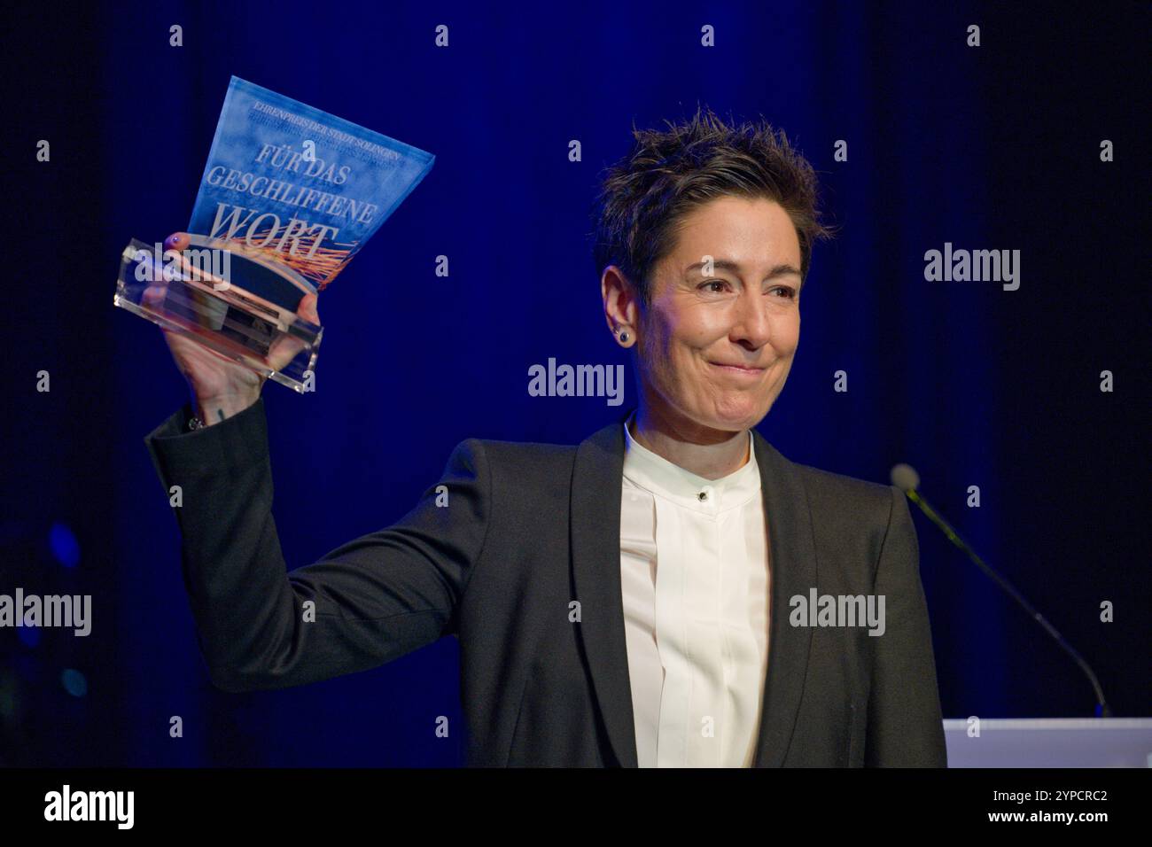 Solingen, Deutschland. November 2024. Die Journalistin Dunja Hayali ...