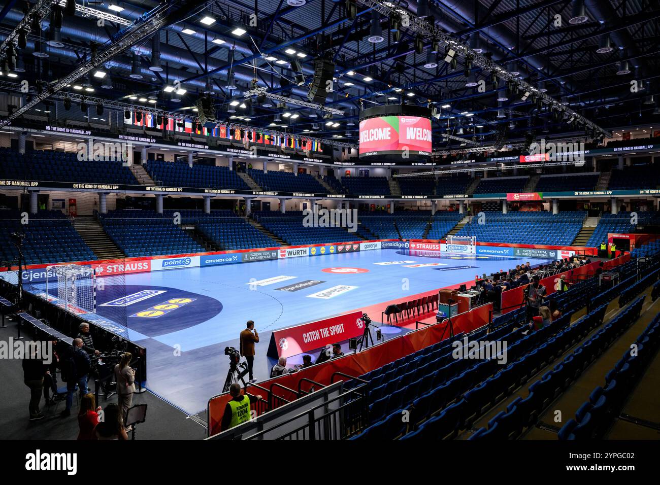 Innenansicht der Fönix Arena vor dem Handballspiel der EHF Frauen ...