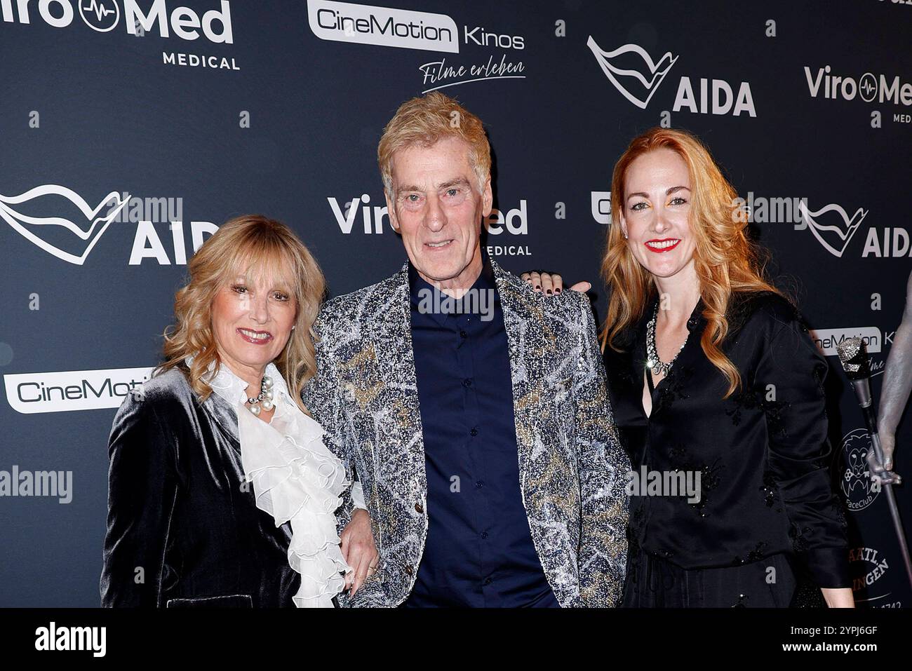 Uli Stein mit seiner Ehefrau Cornelia und Tochter Jennifer beim Movie ...