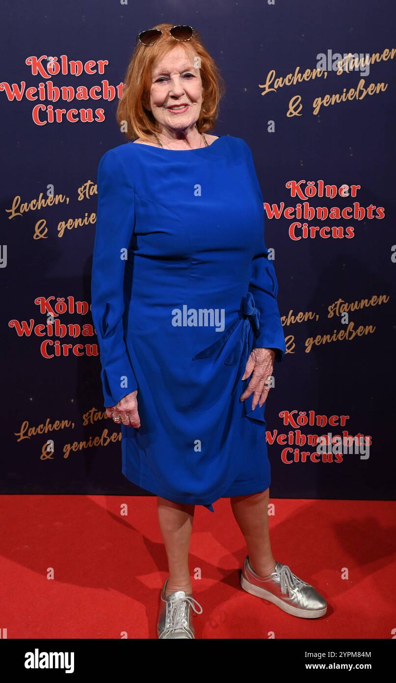 Schauspielerin Marianne Rogee kommt zur Premiere des 9. Kölner WeihnachtsCircus der bis zum 05. ...