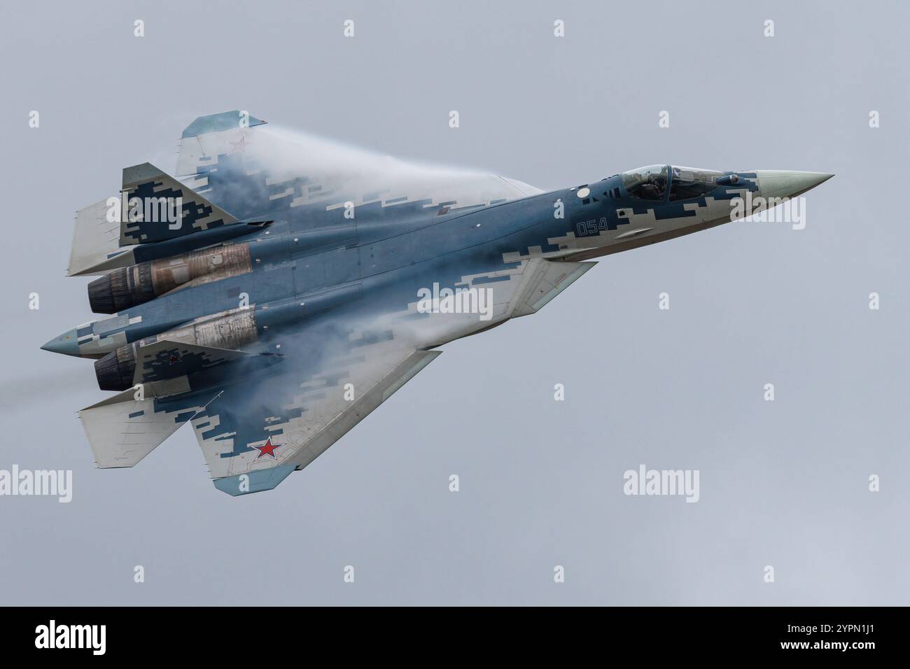 Ein Sukhoi Su-57 Verbrecher-Stealth-Mehrzweckjäger, der vom Sukhoi ...