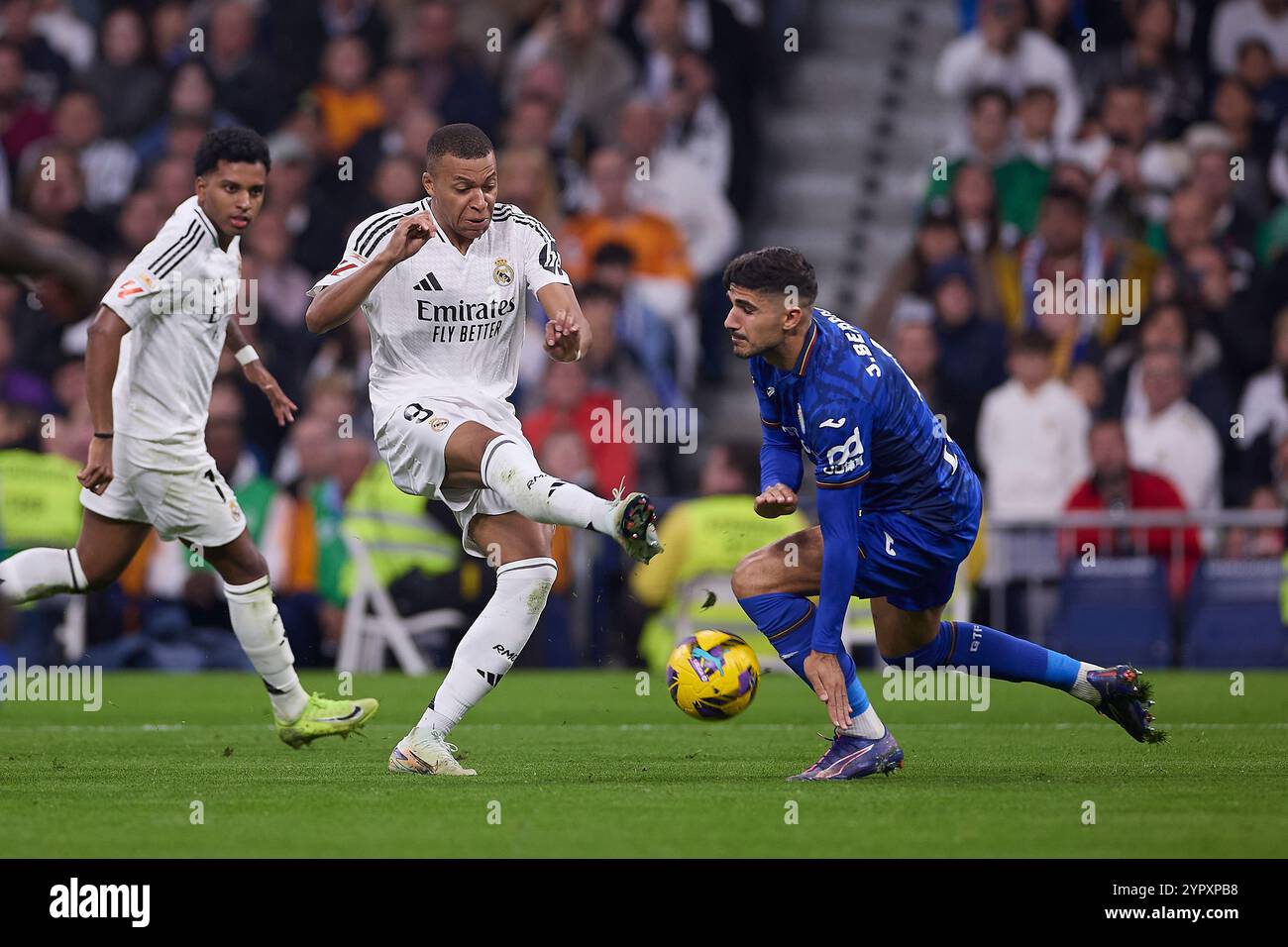Madrid, Spanien. Dezember 2024. Kylian Mbappe (L) von Real Madrid CF ...