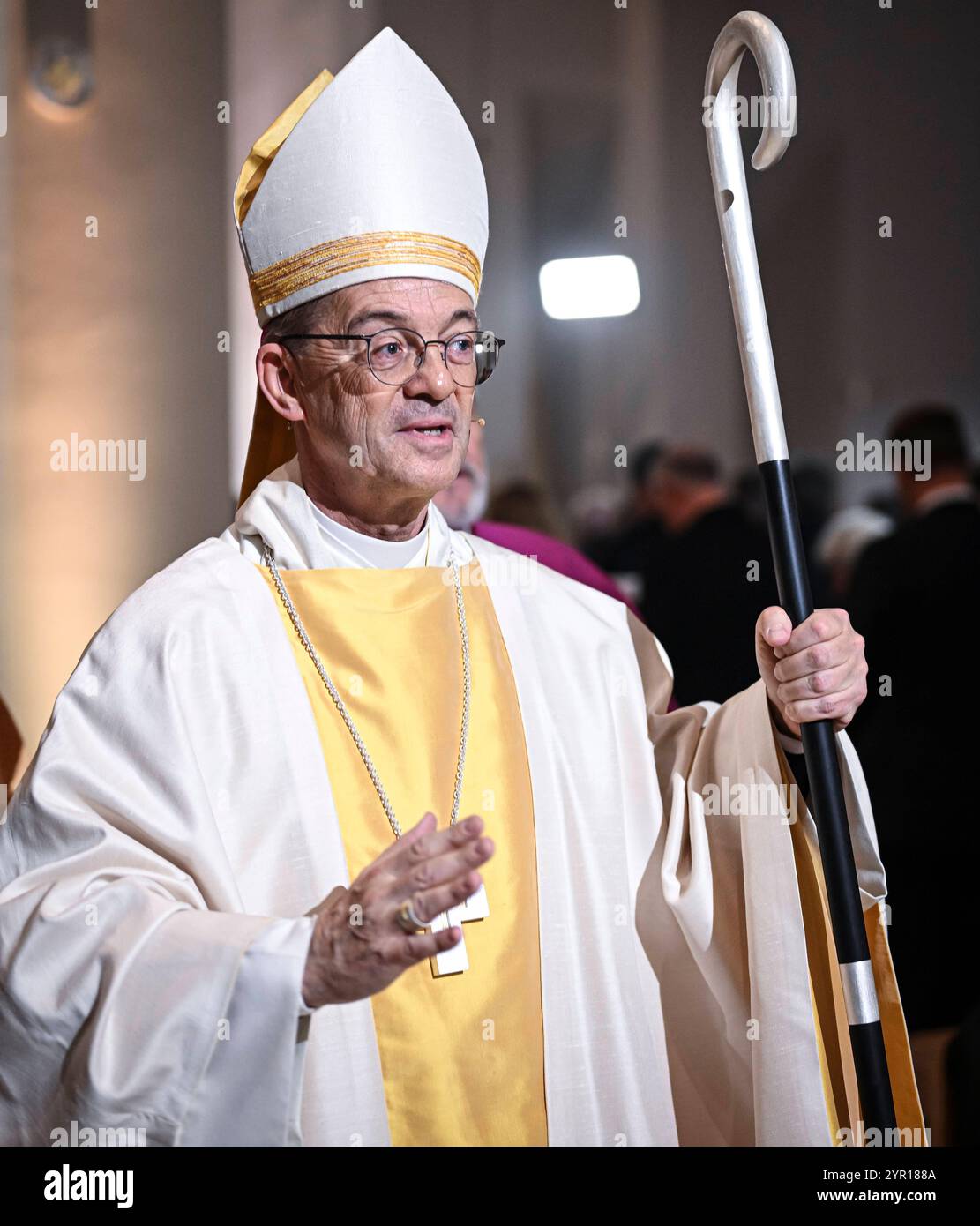 Rottenburg Kreis Tübingen 01.12.2024 Bischofsweihe, Bischof Dr. Klaus Kraemer nach seiner Weihe ...