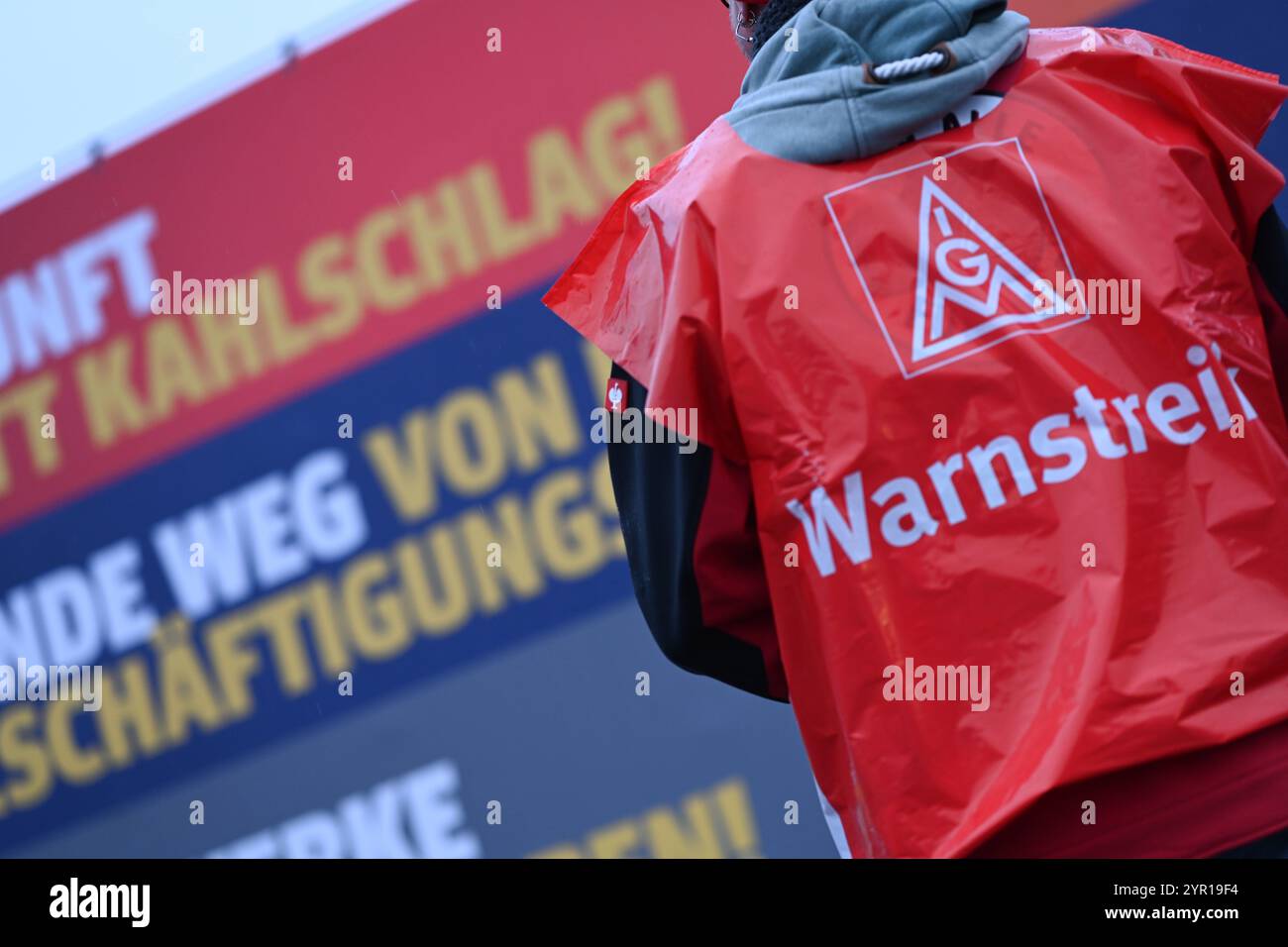 IG Metall ruft zu flächendeckenden Streiks in VW-Werken auf. Warnstreik ...