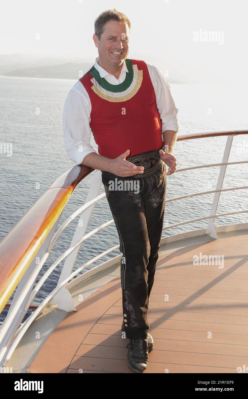 Die jungen Zillertaler JUZI gehen für eine Woche mit rund 80 Fans auf ...