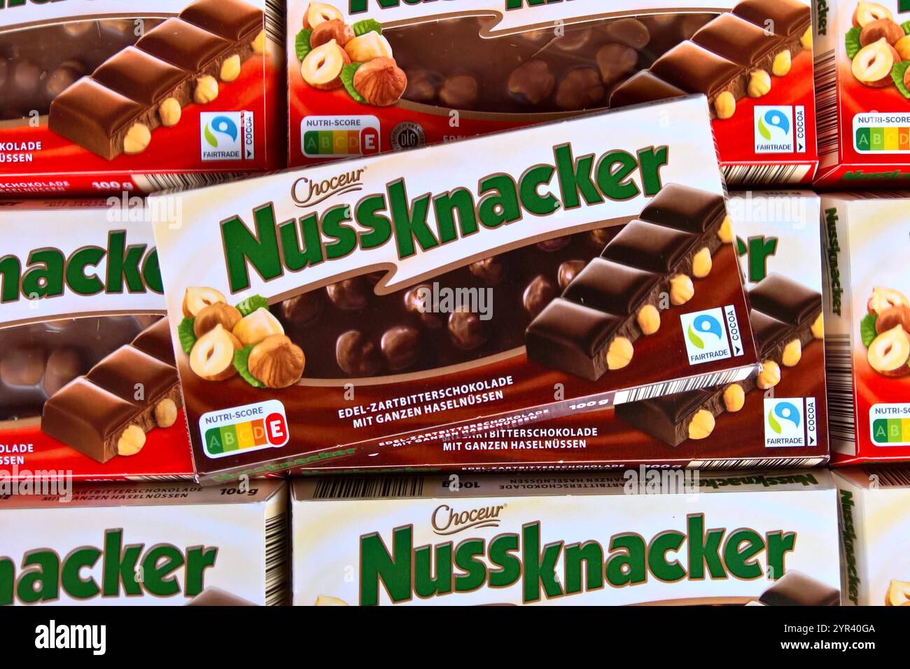 Choceur Nussknacker, Nuss-Schokolade mit ganzen Haselnüssen im ...