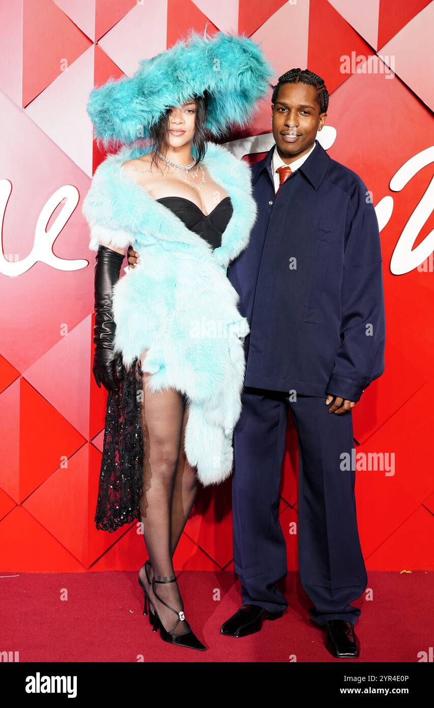 Rihanna (links) und ASAP Rocky nehmen an den Fashion Awards Teil, die ...