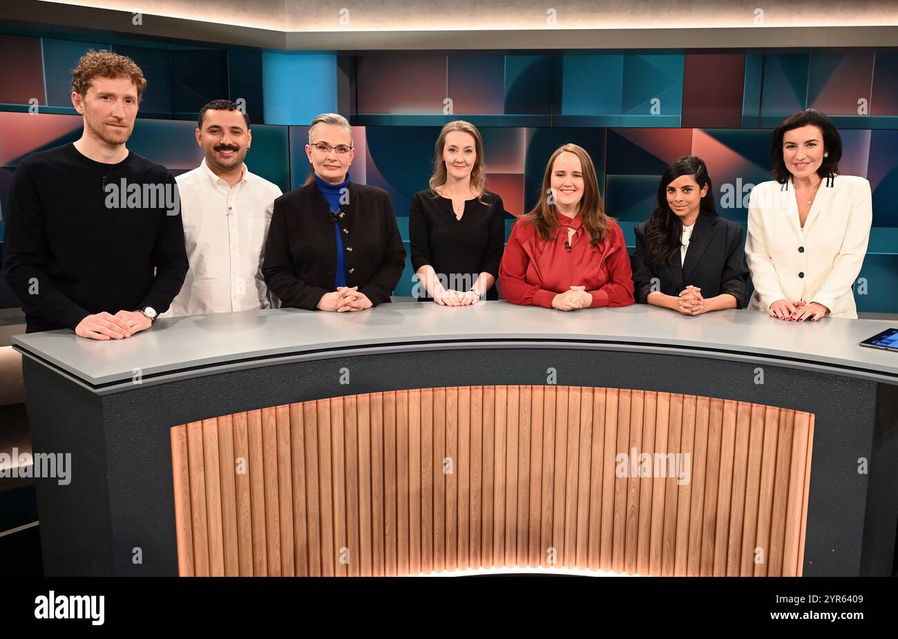 Moderator Louis Klamroth, l-r, Autor Fikri Anil Altintas, Romy Stangl ...