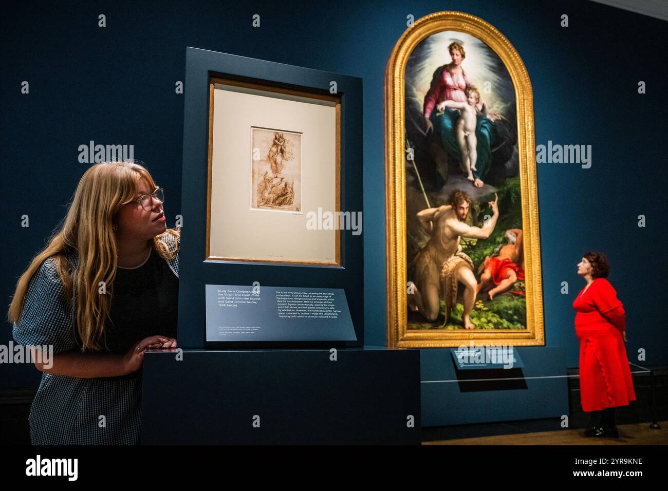 London, Großbritannien. Dezember 2024. Madonna und Kind mit Heiligen (1526–7) von Parmigianino ...