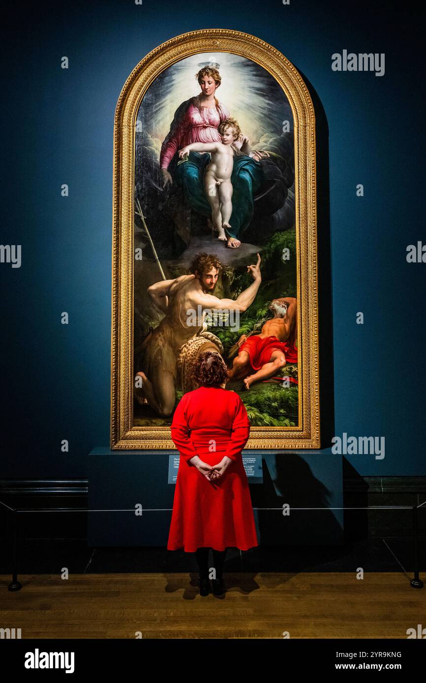 London, Großbritannien. Dezember 2024. Madonna und Kind mit Heiligen (1526–7) von Parmigianino ...