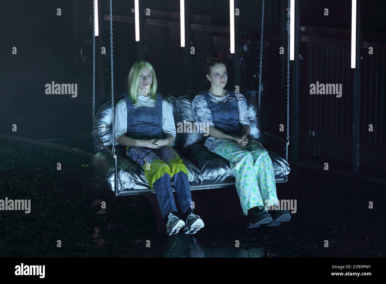Louisa Beck als Luisa und Lili Epply als Julie, v.l., während der ...