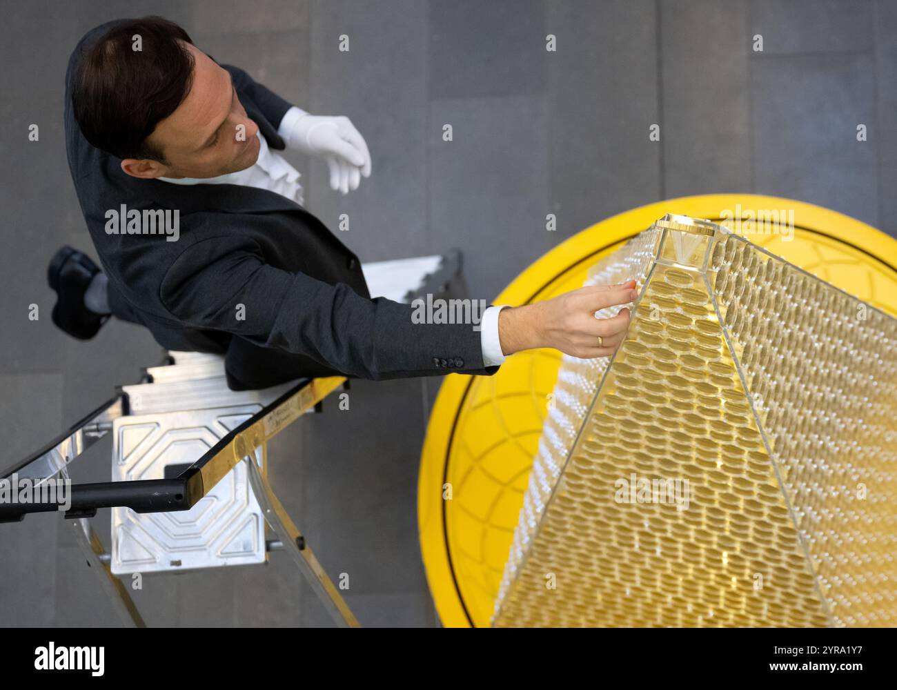München, Deutschland. Dezember 2024. Benjamin Summa, Mitarbeiter bei ...