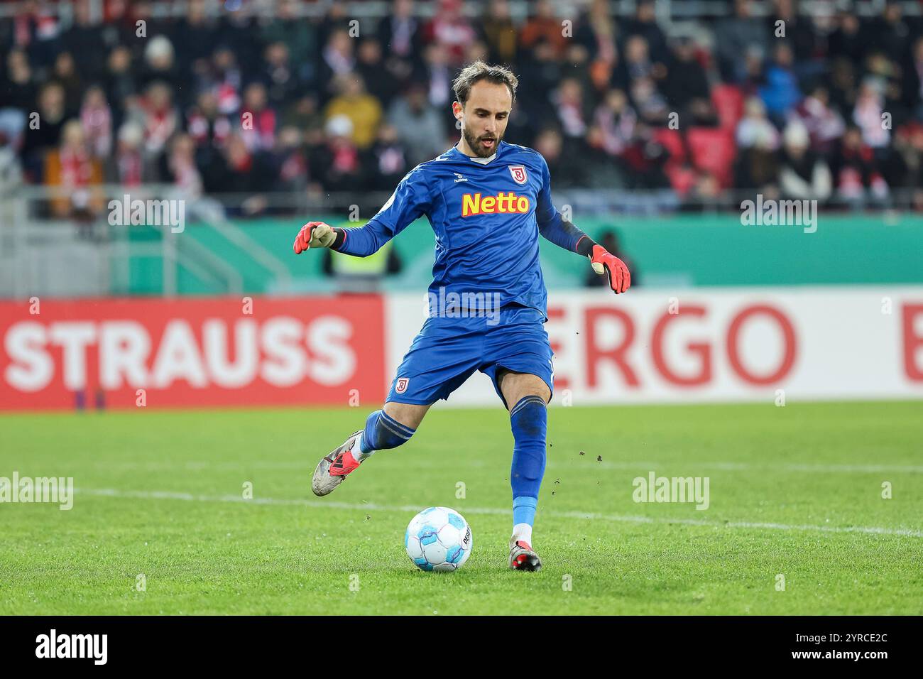 Regensburg, Deutschland. Dezember 2024. Felix Gebhardt (SSV Jahn ...