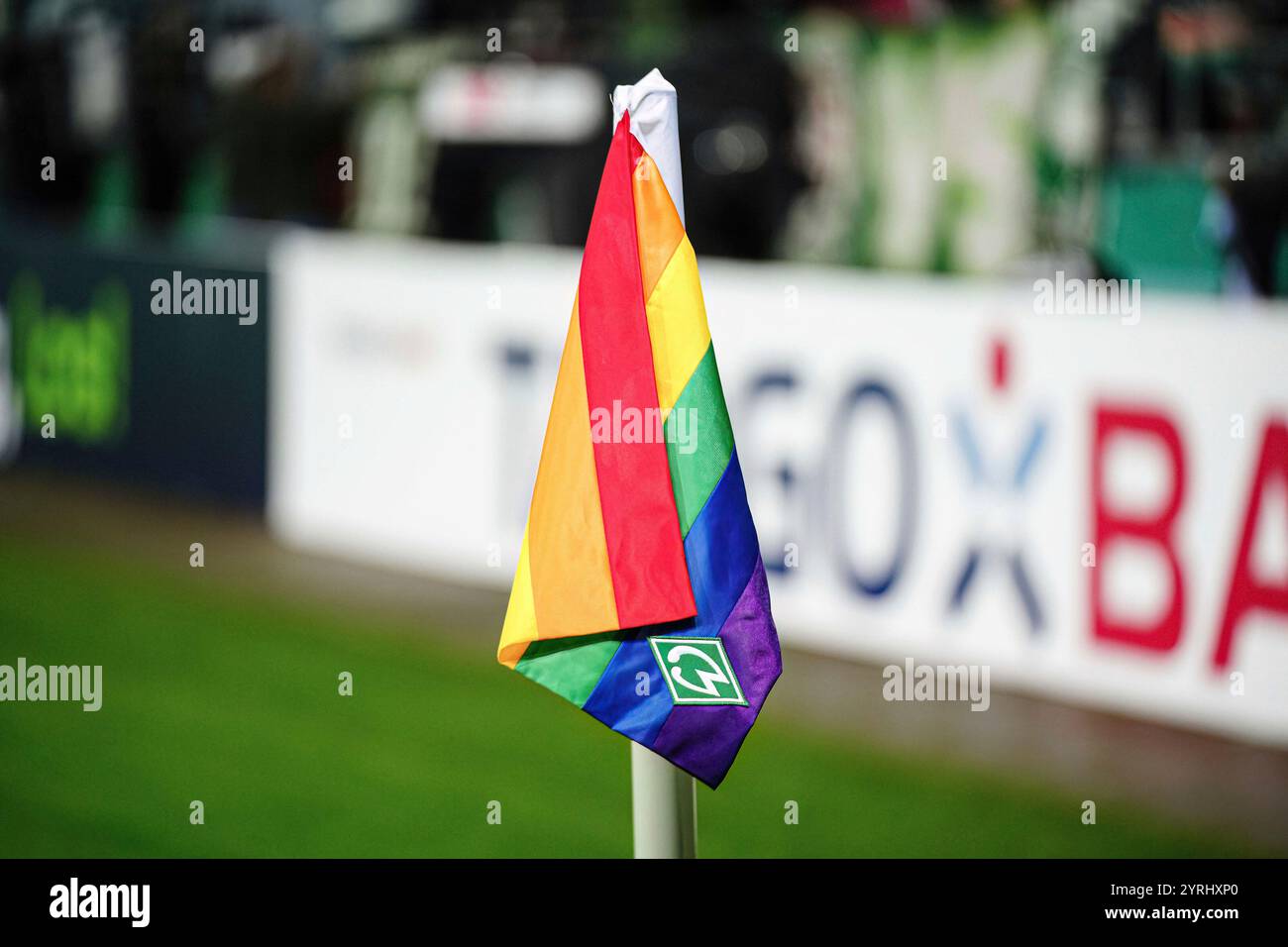 Bremen, Deutschland. Dezember 2024. Eckfahne in Regenbogenfarben mit ...