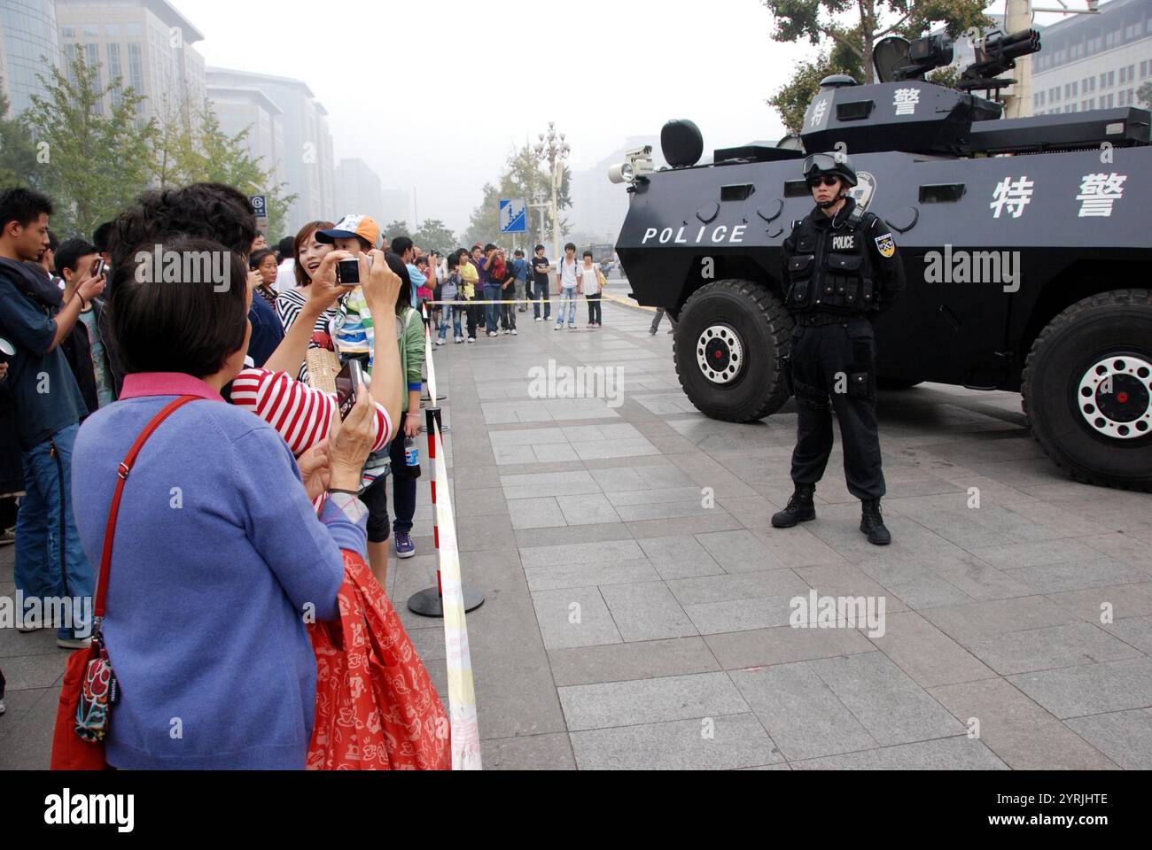 Die Beijing Special Weapons and Tactics Unit (SWAT), auch als Beijing ...