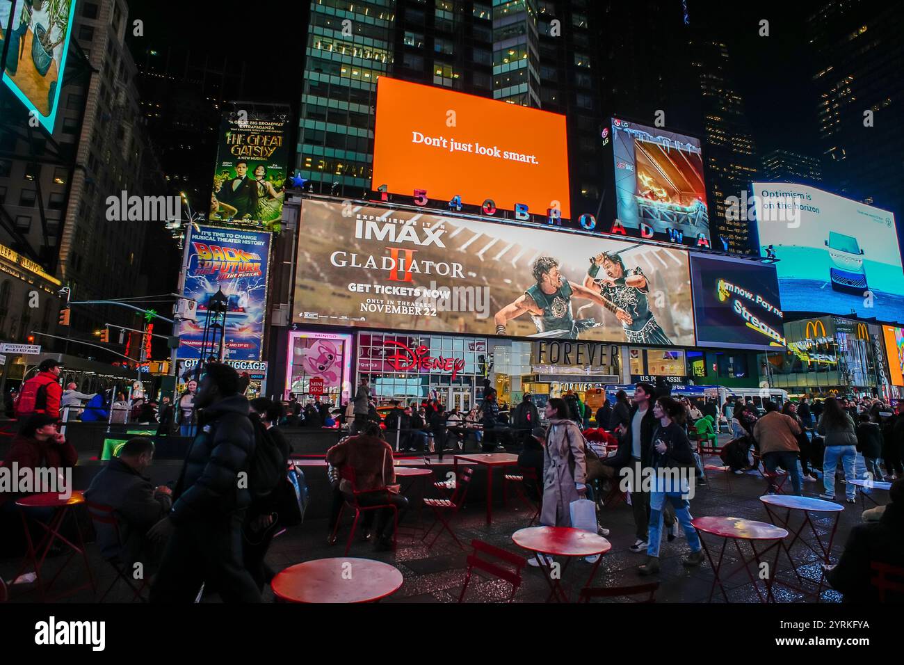 Digitale Plakatwerbung für Paramount PicturesÕ ÒGladiator IIÓ am Times ...