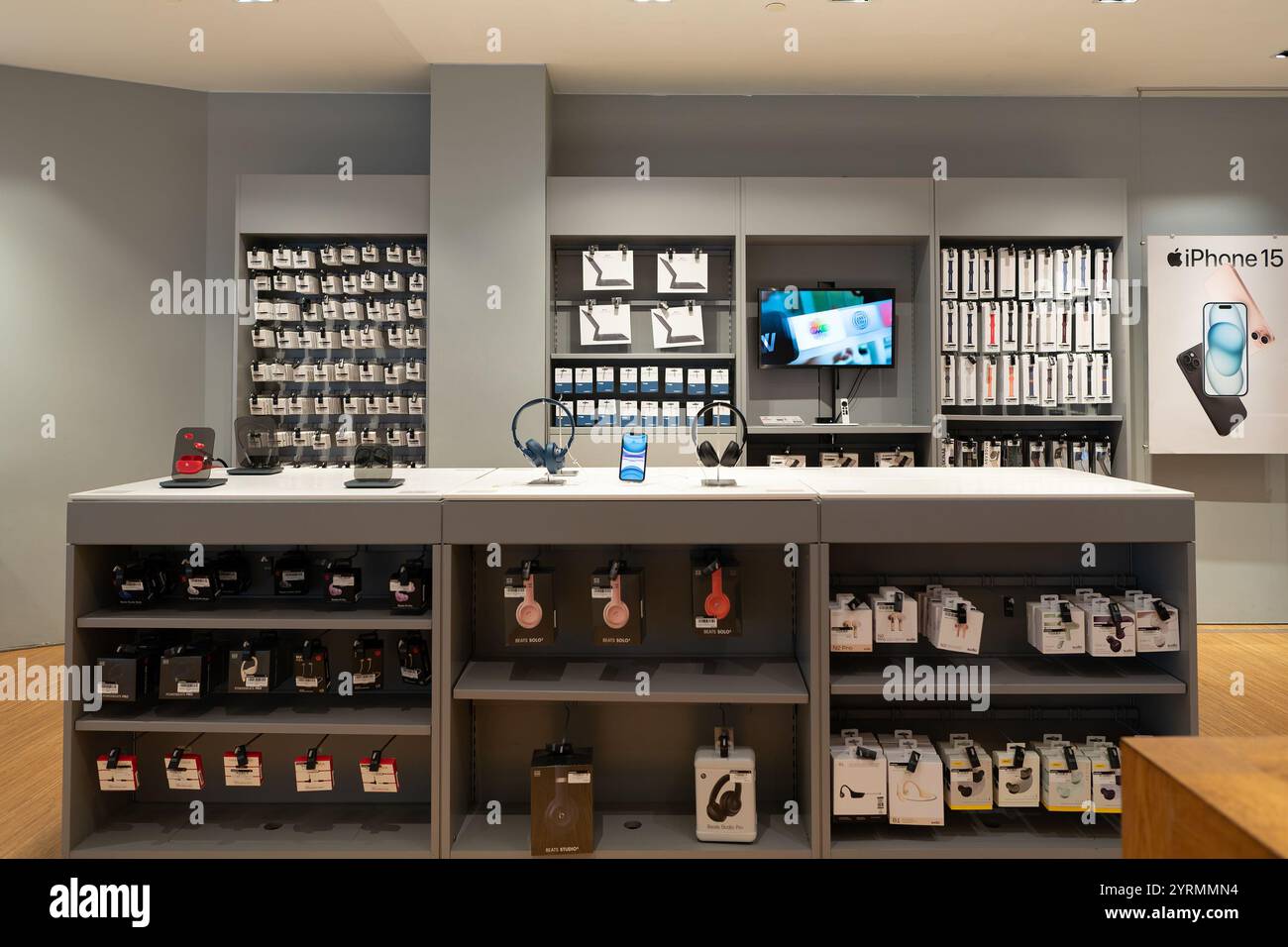 KUALA LUMPUR, MALAYSIA - 01. DEZEMBER 2023: Innenaufnahme von Maschinen ...