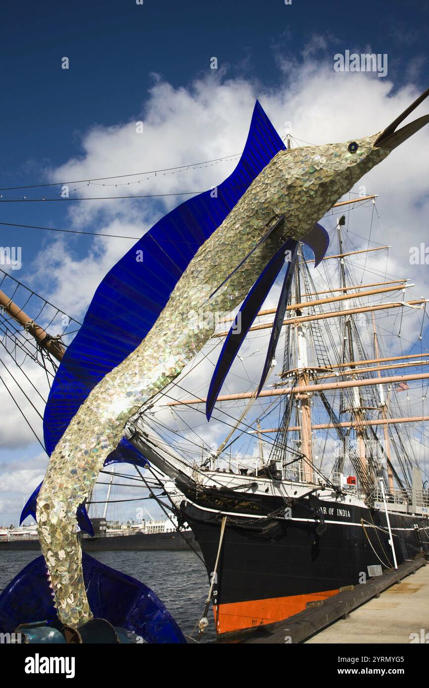Harborside Marlin Skulptur und Star of India, gebaut 1863, das älteste ...