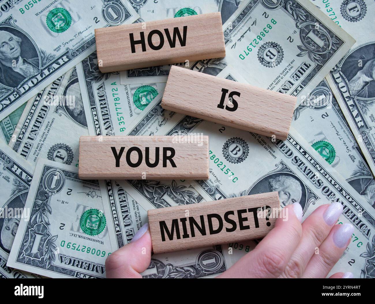 Mindset-Symbol. Holzblöcke mit Worten wie ist deine Einstellung ...