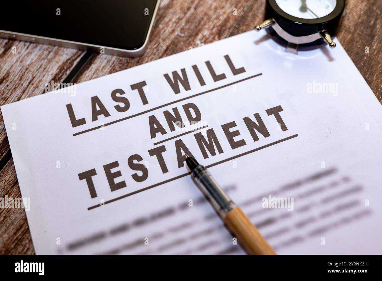 Schützen Sie Ihr Altar. Ein letzter Wille, ein Stift, eine Uhr und ein ...