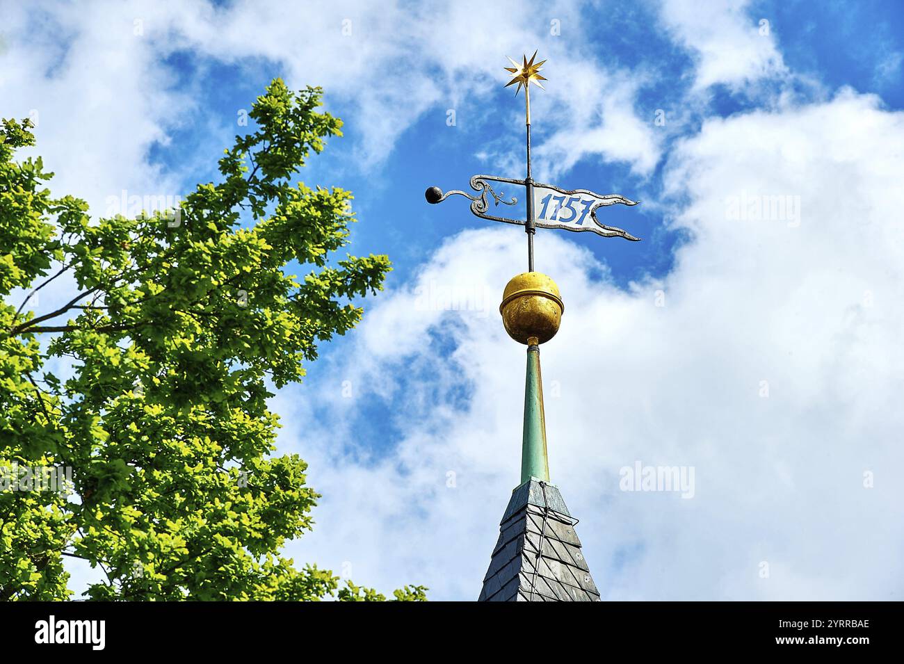 05.05.2019. Wetterfahne von 1757 auf dem Kirchturm. Mahlow. Gemeinde ...