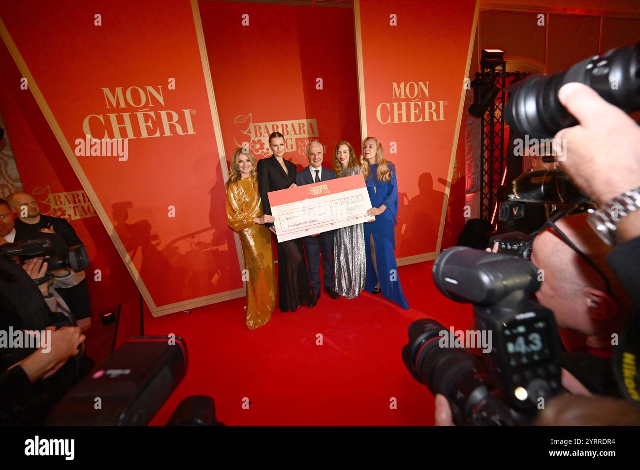 München, Deutschland. Dezember 2024. Moderatorin Frauke Ludowig (l-r ...