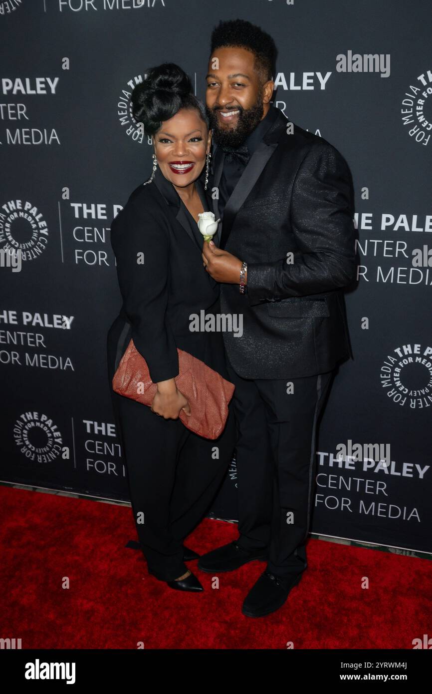 Los Angeles, USA. Dezember 2024. Yvette Nicole Brown und Anthony R. Davis nehmen am 4. Dezember ...