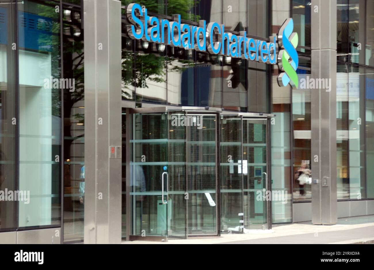 Standard Chartered Hauptsitz in Basinghall Avenue, London, EC2V 5DD ...