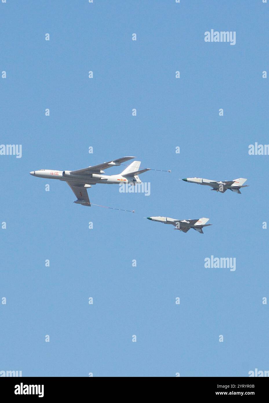 Überprüfung der chinesischen Luftwaffe und Flypast. Peking 2019. Die ...