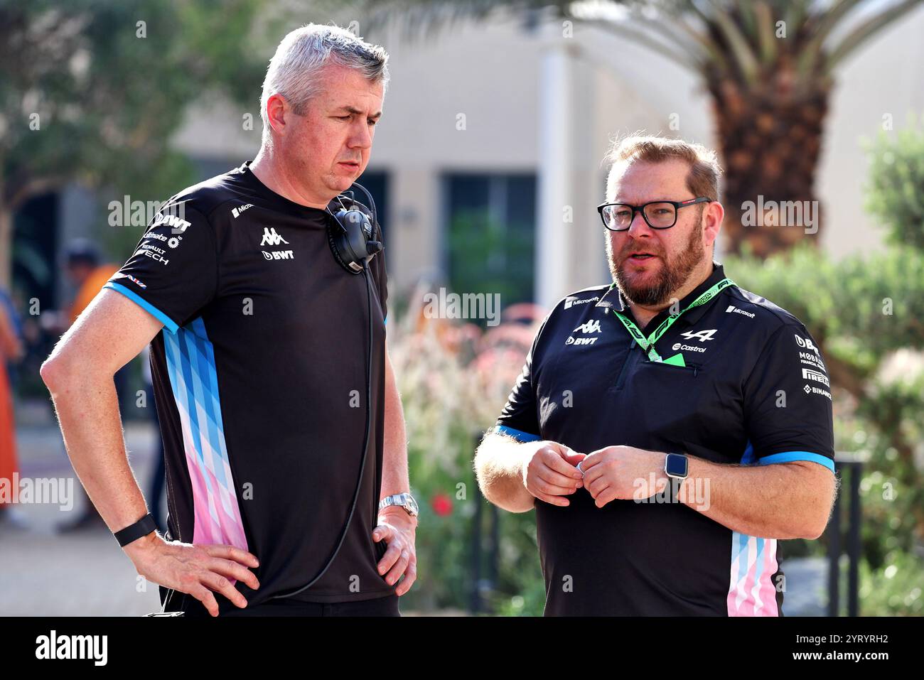 Abu Dhabi, Abu Dhabi. Dezember 2024. (L bis R): Rob Cherry (GBR) Alpine ...