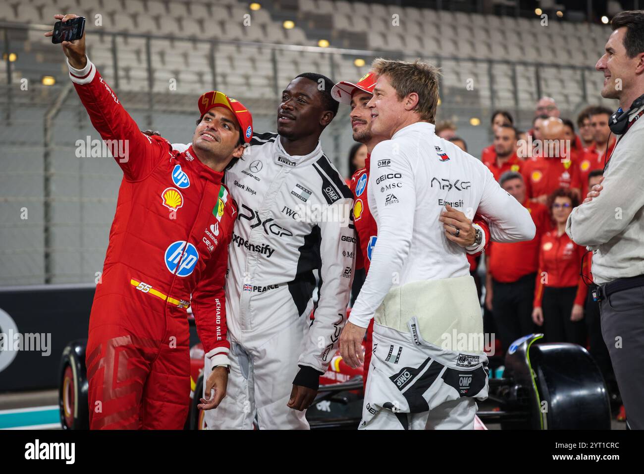 SAINZ Carlos (Spa), Scuderia Ferrari SF-24, IDRIS Damson Alade-Bo (GBR), Schauspieler Joshua ...