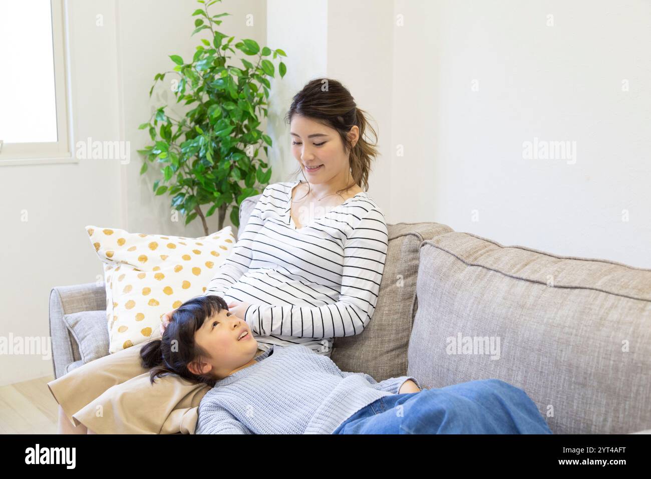 Setz dich auf den schoß -Fotos und -Bildmaterial in hoher Auflösung – Alamy