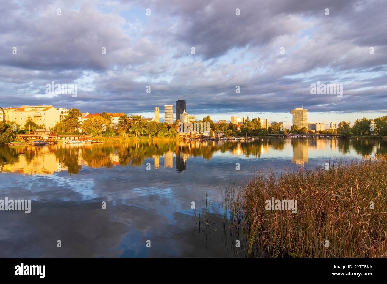 Alte donau kaisermühlen -Fotos und -Bildmaterial in hoher Auflösung – Alamy