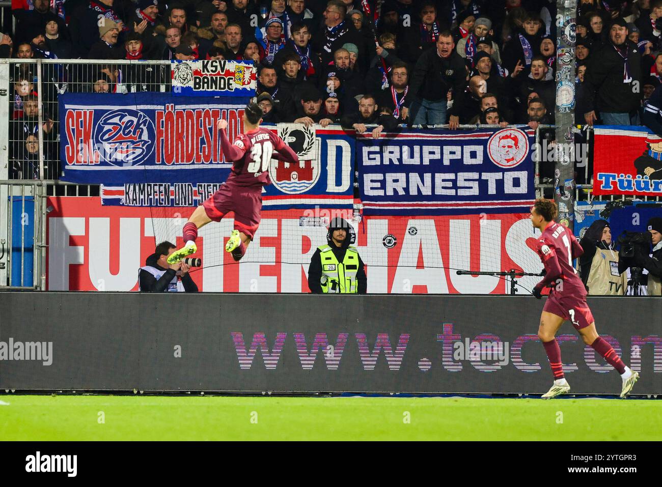 Kiel, Deutschland. Dezember 2024. Fußball: Bundesliga, Holstein Kiel - RB Leipzig, Spieltag 13 ...