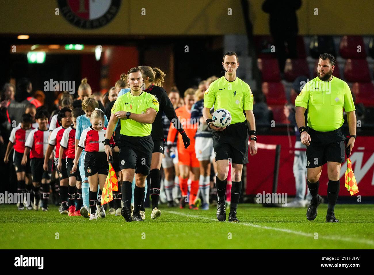Rotterdam, Niederlande. Dezember 2024. Rotterdam - Schiedsrichter Nick Lammers in der neunten ...