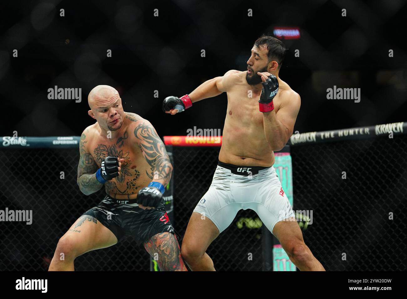 Dominick reyes und anthony smith -Fotos und -Bildmaterial in hoher ...