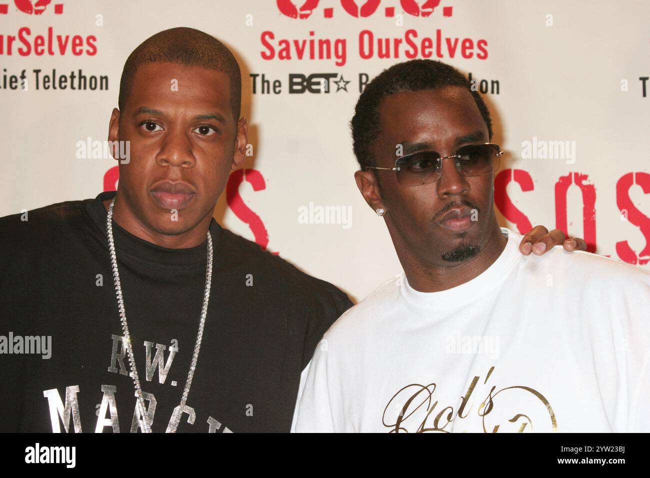Shawn Carter, auch bekannt als Jay-Z, und Sean 'P. Diddy' Combs nehmen ...
