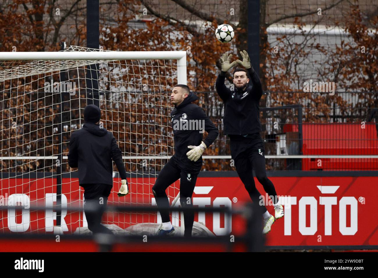 Justin bijlow von feyenoord -Fotos und -Bildmaterial in hoher Auflösung ...