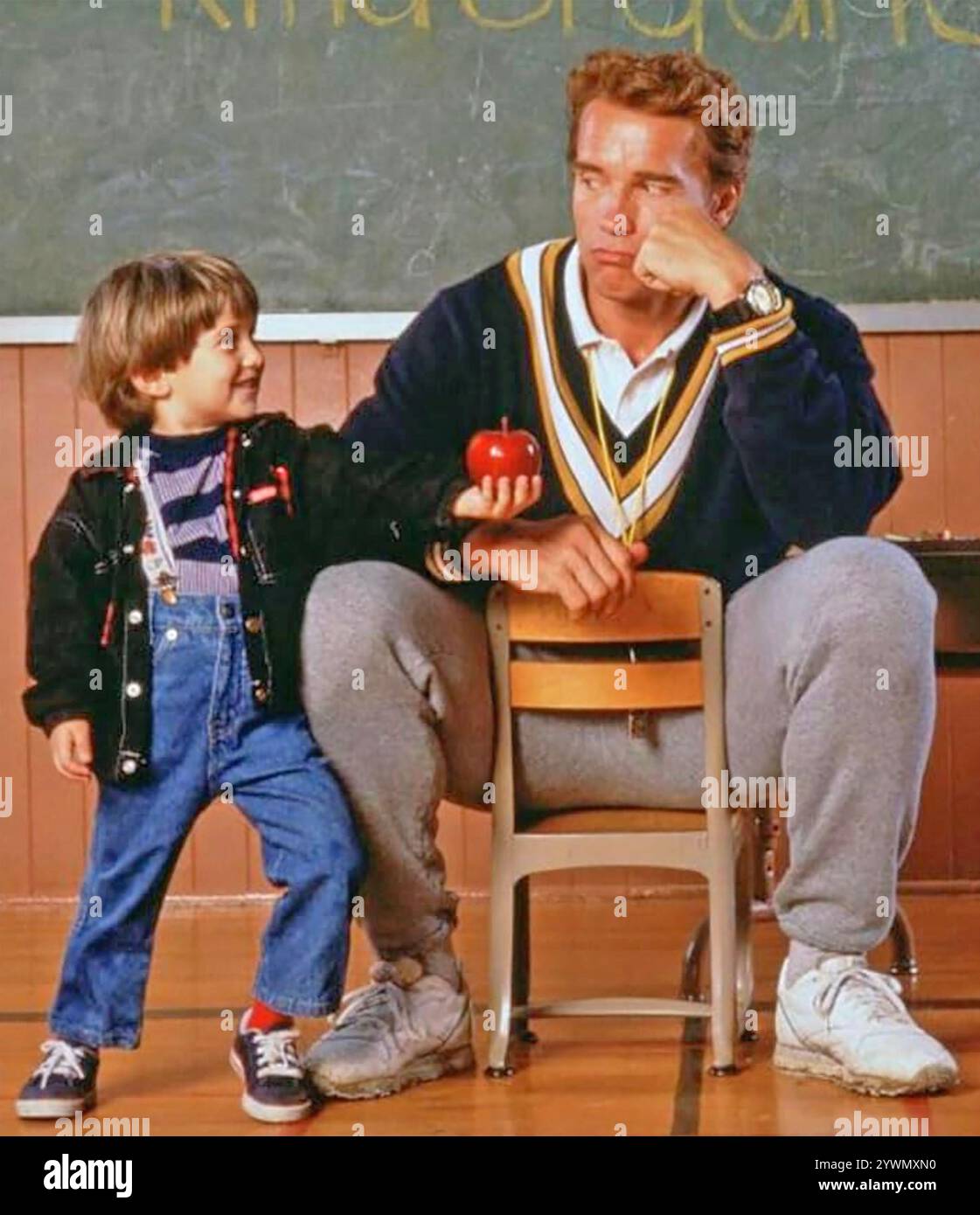 KINDERGARTEN COP 1990 Universal Pictures Film mit Arnold Schwarzenegger ...