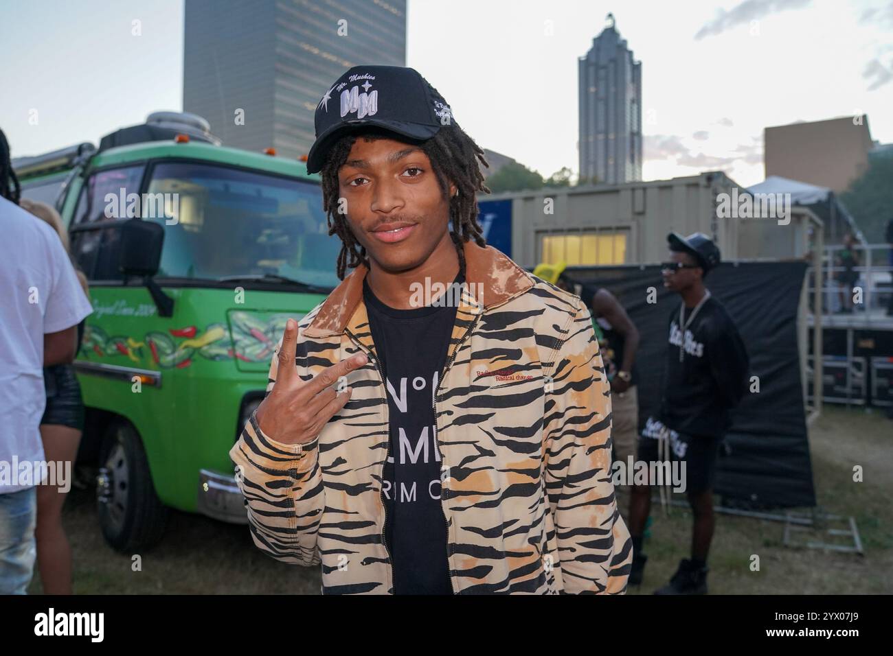 Dj young slade -Fotos und -Bildmaterial in hoher Auflösung – Alamy