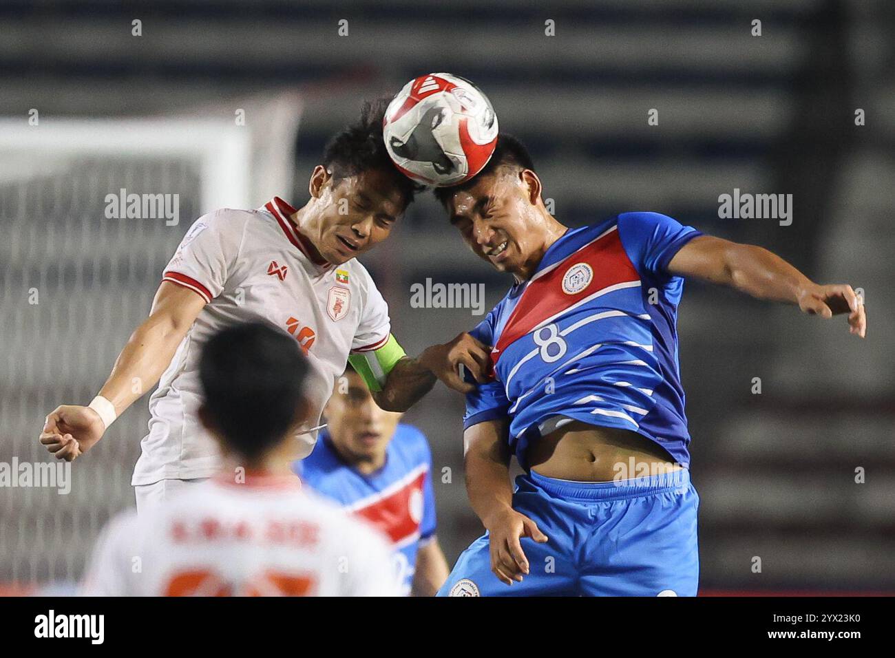 Manila, Philippinen. Dezember 2024. Pyae Phyo Thu (L) aus Myanmar streitet gegen Michael Robert ...