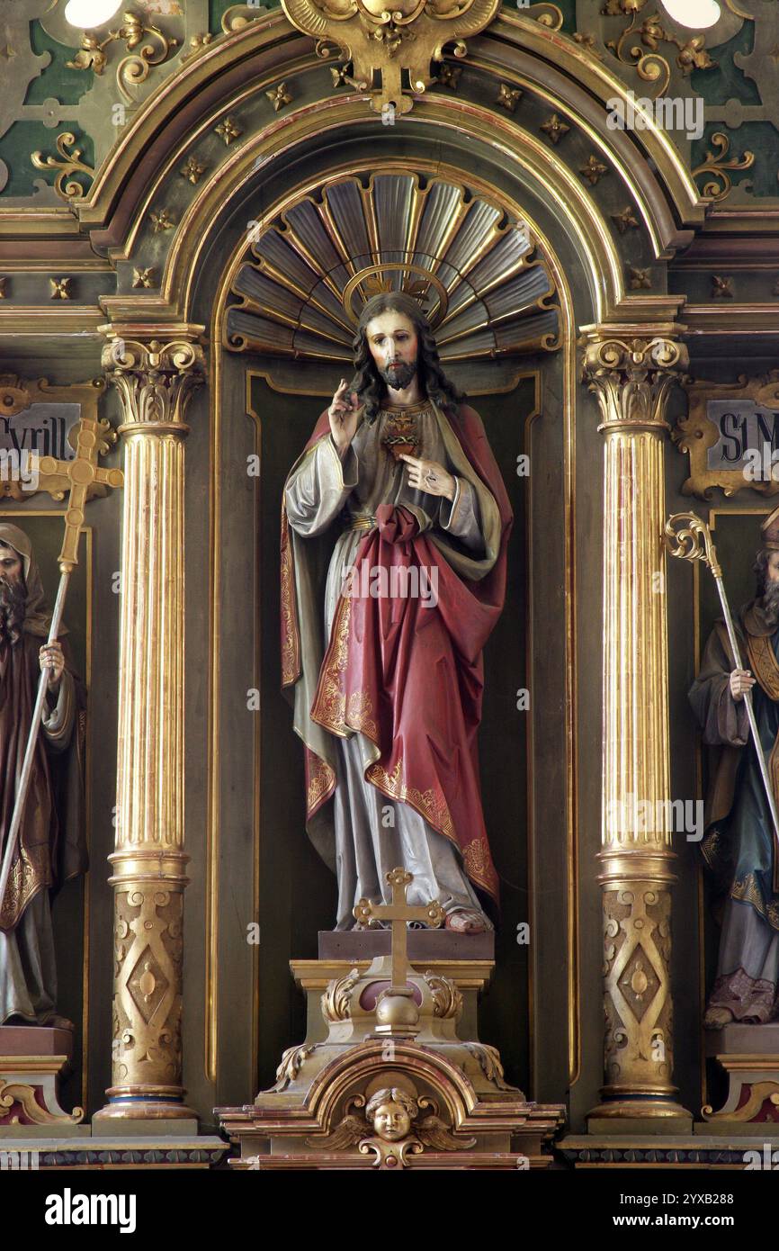 Heiliges Herz Jesu, Statue auf dem Hauptaltar in der Pfarrkirche des Heiligen Herzens Jesu in ...