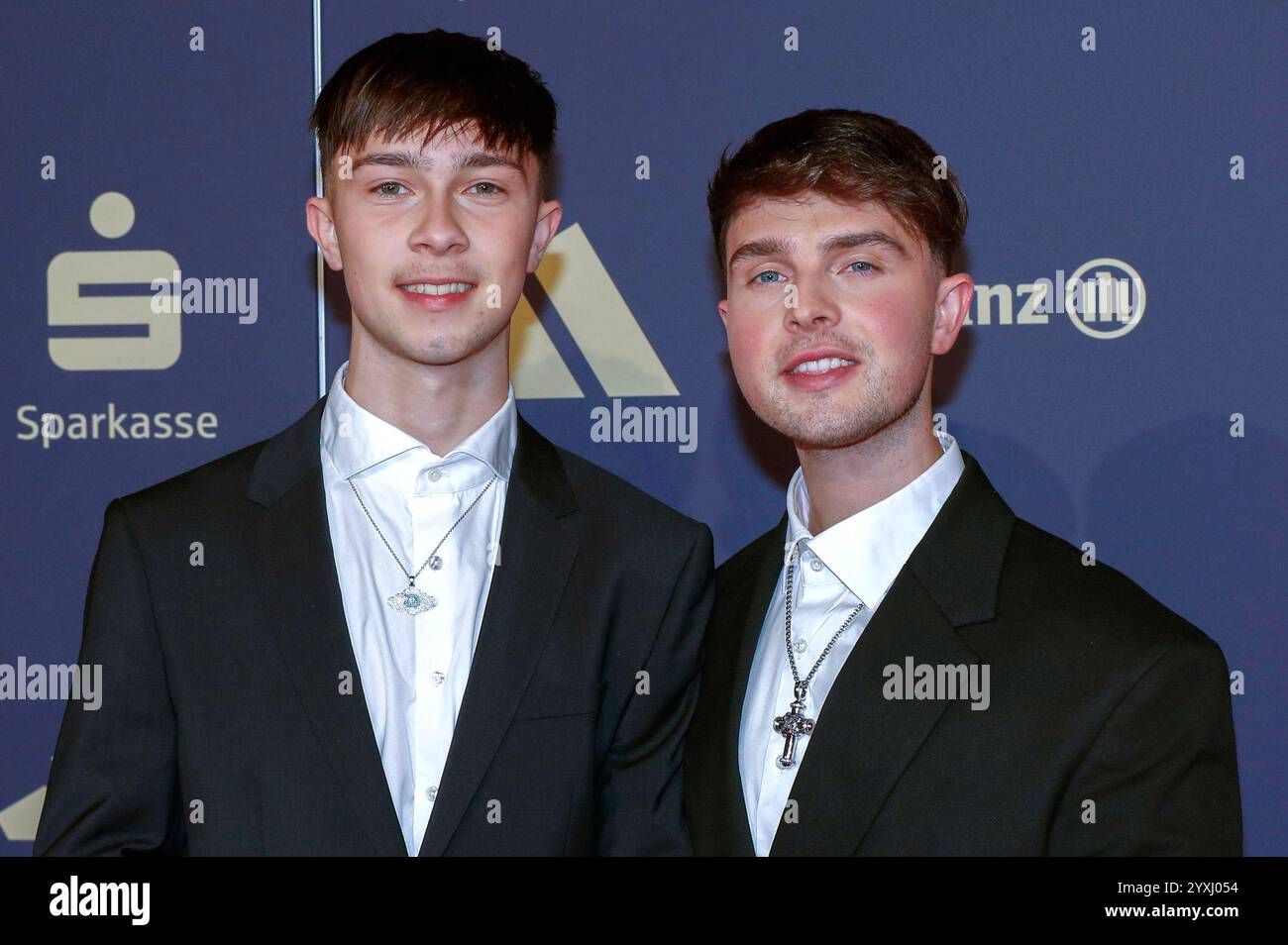 Mike Singer mit Bruder Davin Singer bei der 77. Sportler des Jahres ...