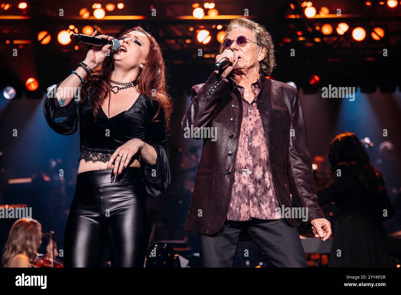 Cian Coey und Mickey Thomas von Starship live bei der 30. Nacht der ...