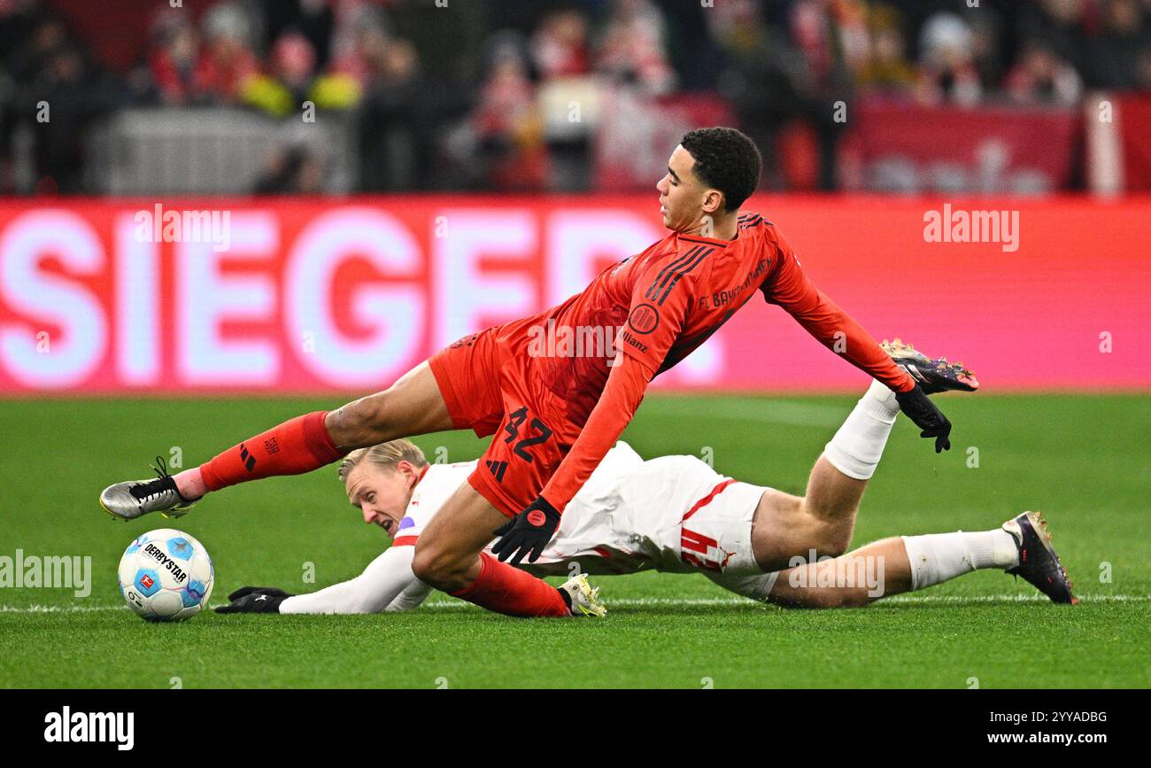 München, Deutschland. Dezember 2024. Fußball: Bundesliga, Bayern München - RB Leipzig, Spieltag ...