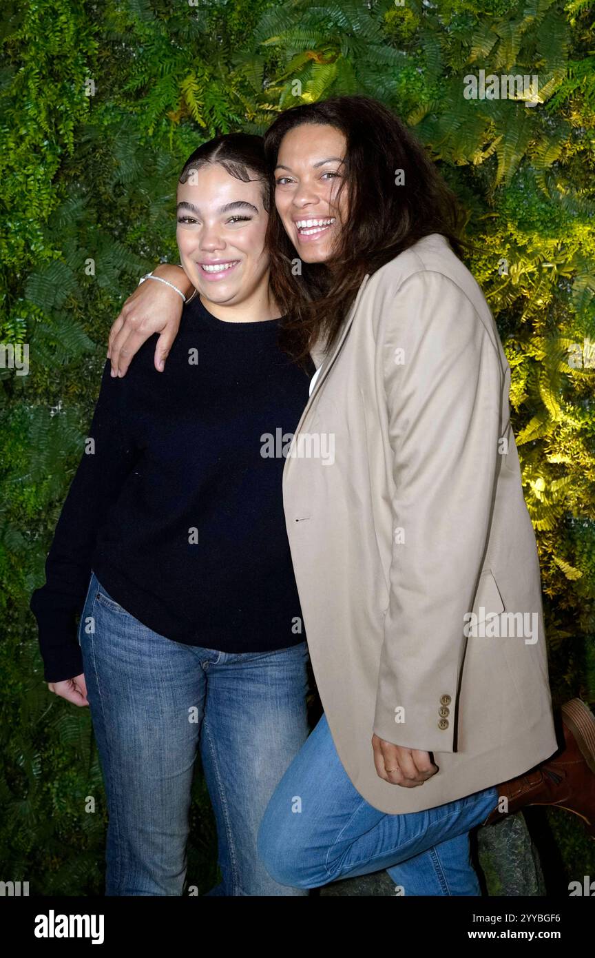 Rebecca Lina mit Tochter Laena bei der Premiere der Fernsehserie Ronja ...