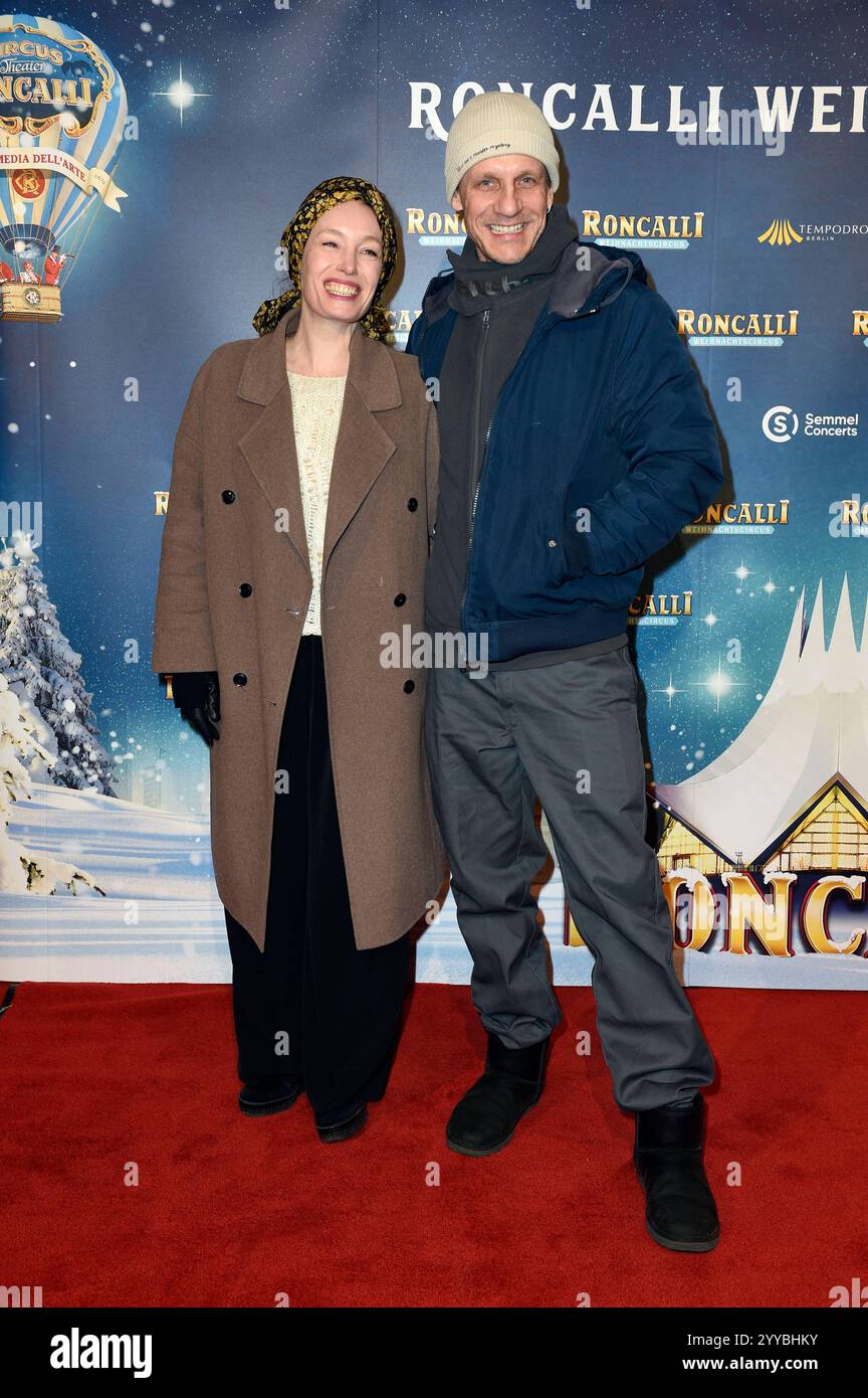 Katharina Heyer und Mike Hoffmann bei der Premiere des 20. Original Roncalli Weihnachtscircus im ...